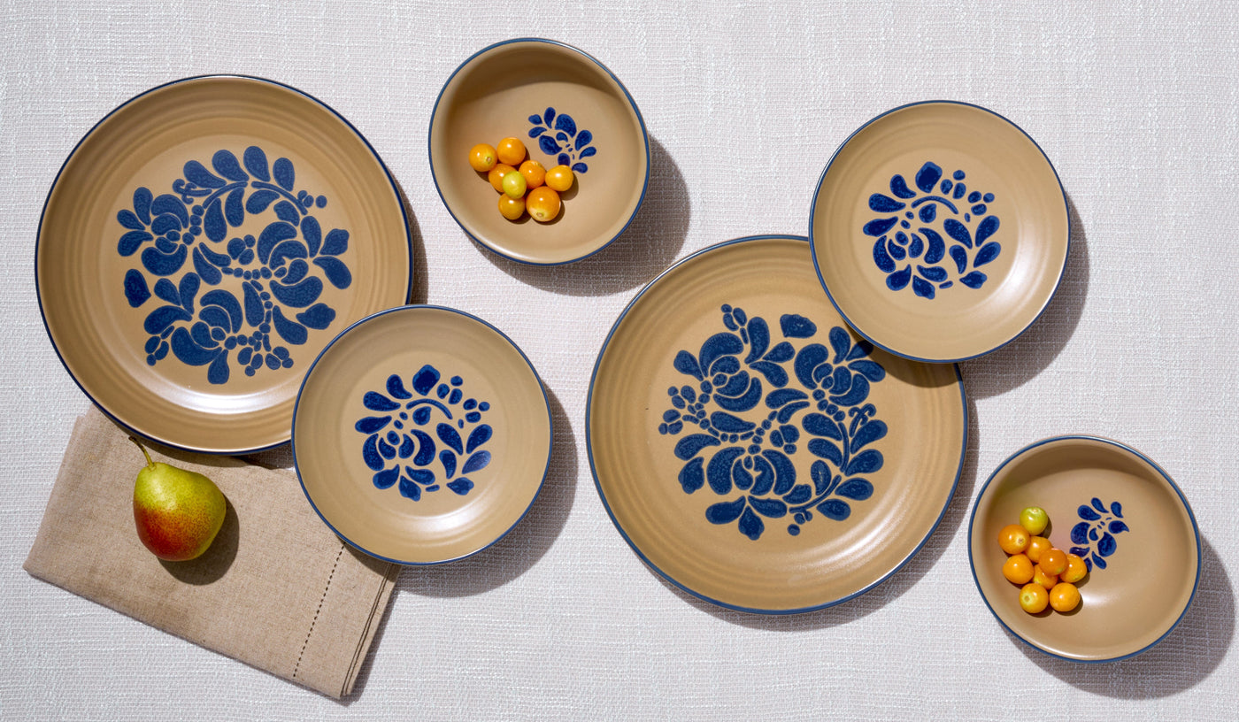 Folk Art® Set of 4 Dinner Plates